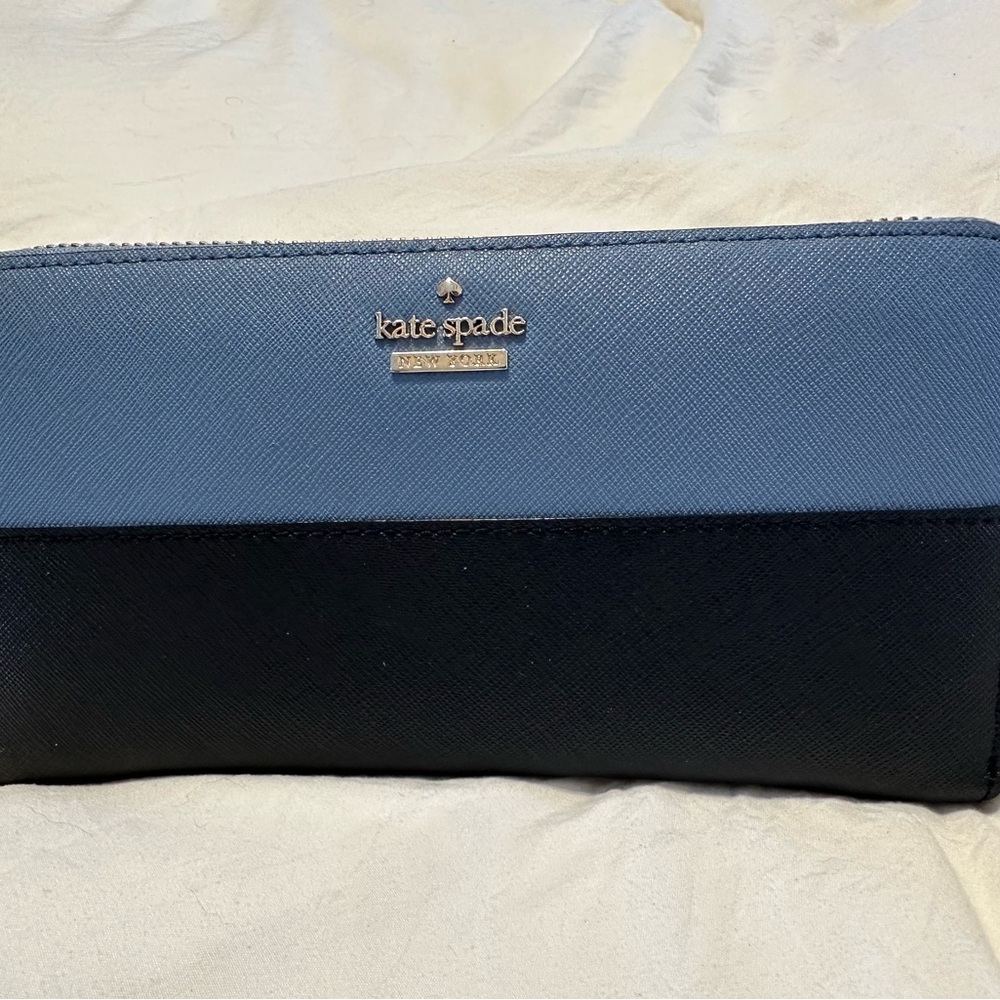 **Vintage Early 2000s** Kate Spade Zipper Wallet. Exc… - Gem